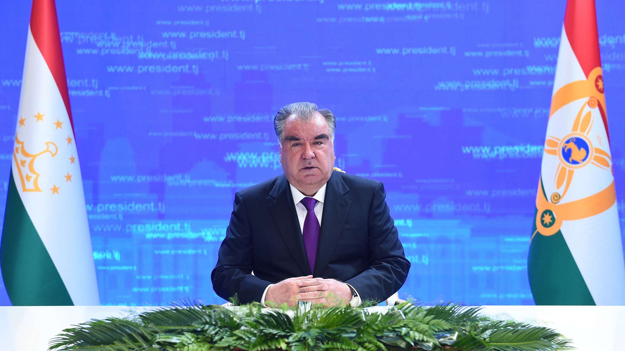 Рахмон поздравил таджикистанцев с Рамазаном