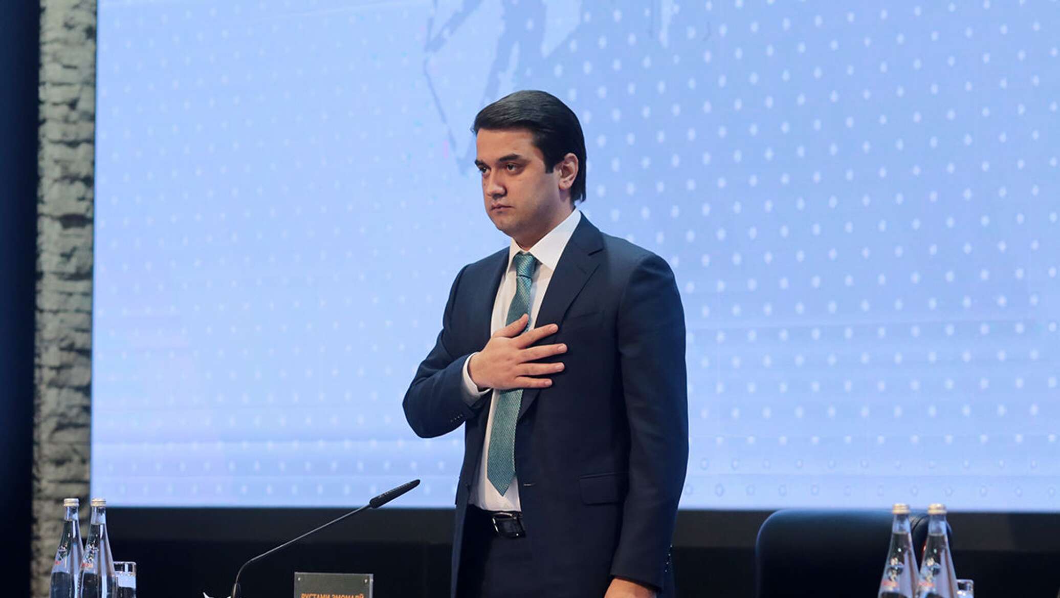 Генерал Рустам ба Раҳмон аз омодагии ҷангӣ ба Президент ҳисобот дод-навор