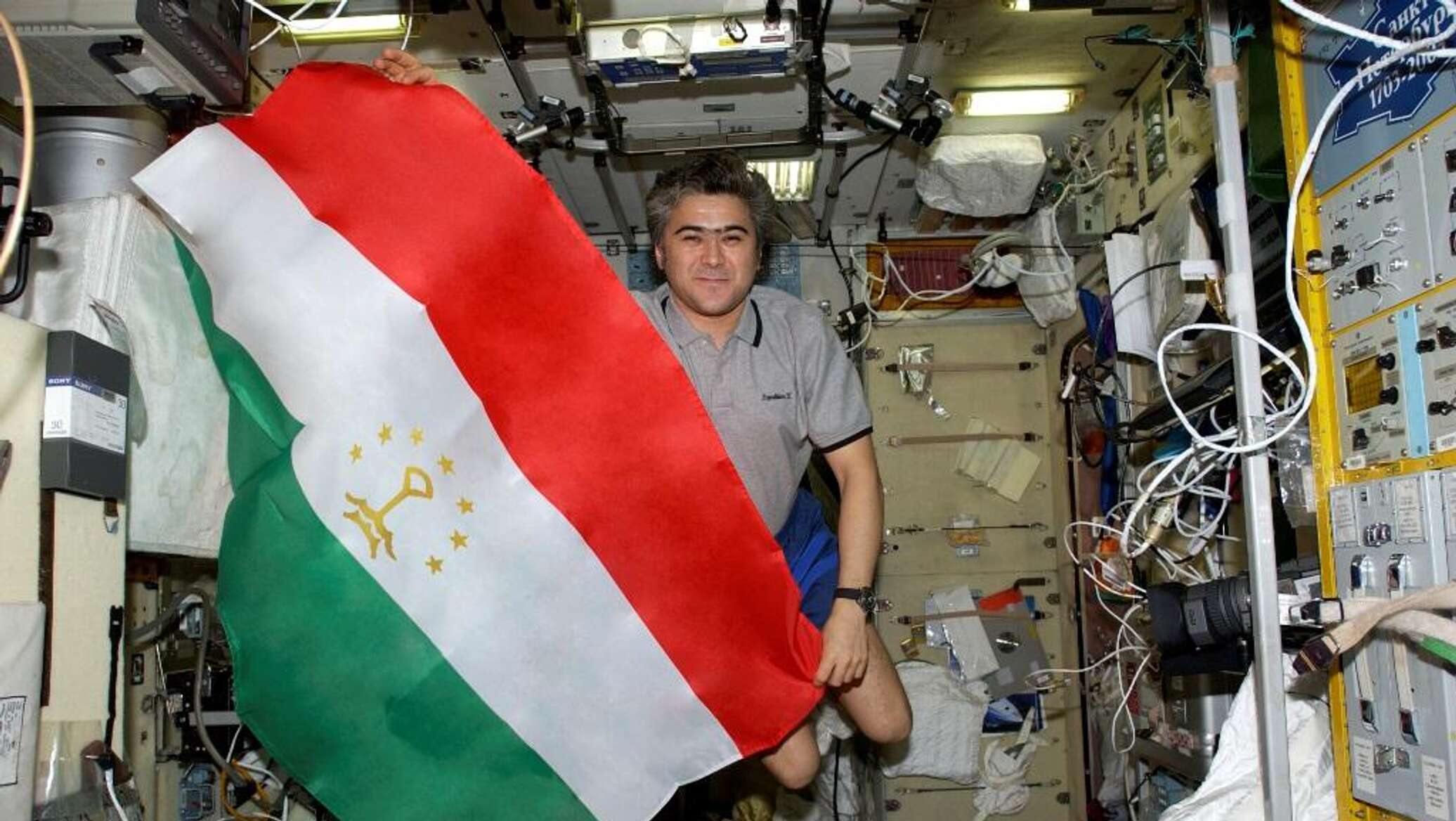 Космонавт Салижан Шарипов: интервью о космосе