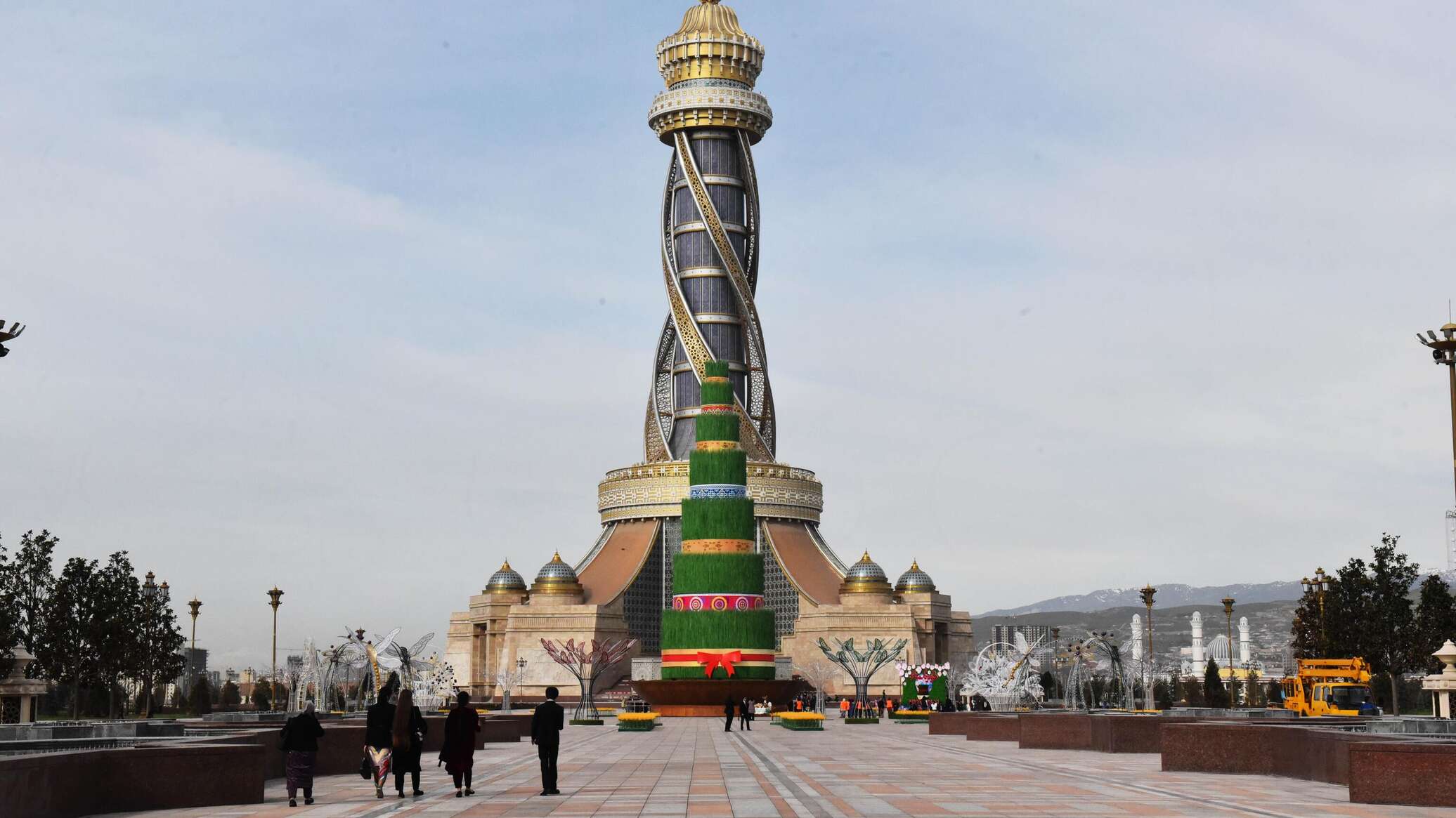 Аз гулханафрӯзӣ то суманакпазӣ: Маълум шуд, Душанбе Наврӯзро чӣ гуна ...