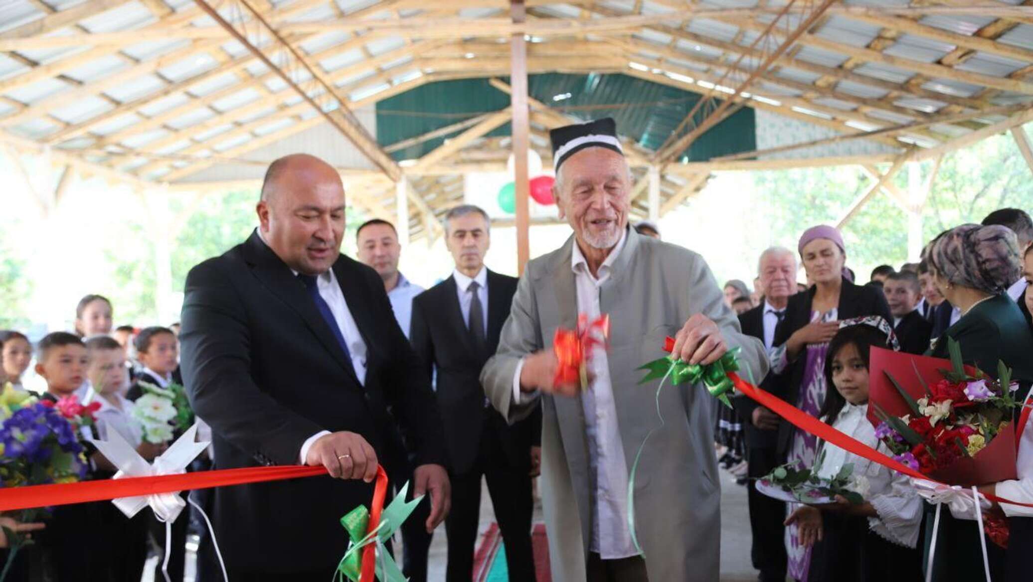 Мактаби тахрибшуда дар низоъи марзӣ дар Исфара дубора боз шуд